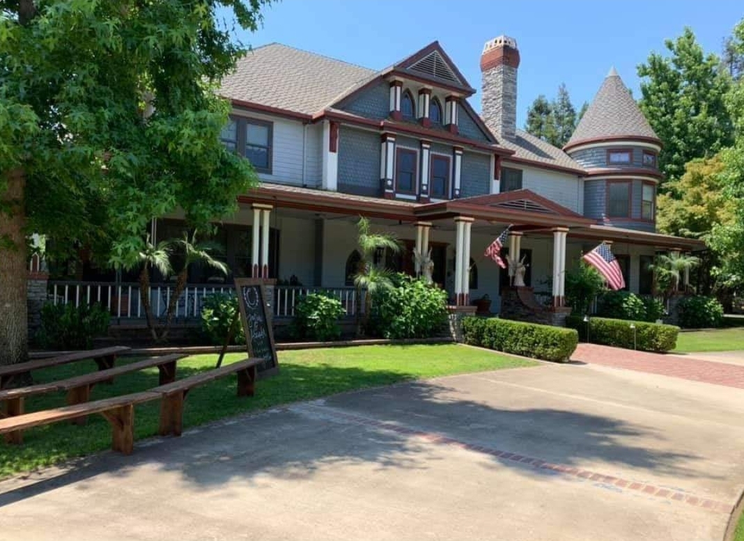 Wedding Service – Whitneys Wild Oak Ranch